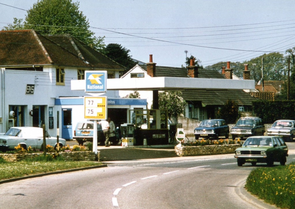 Everton Garage - Everton Village